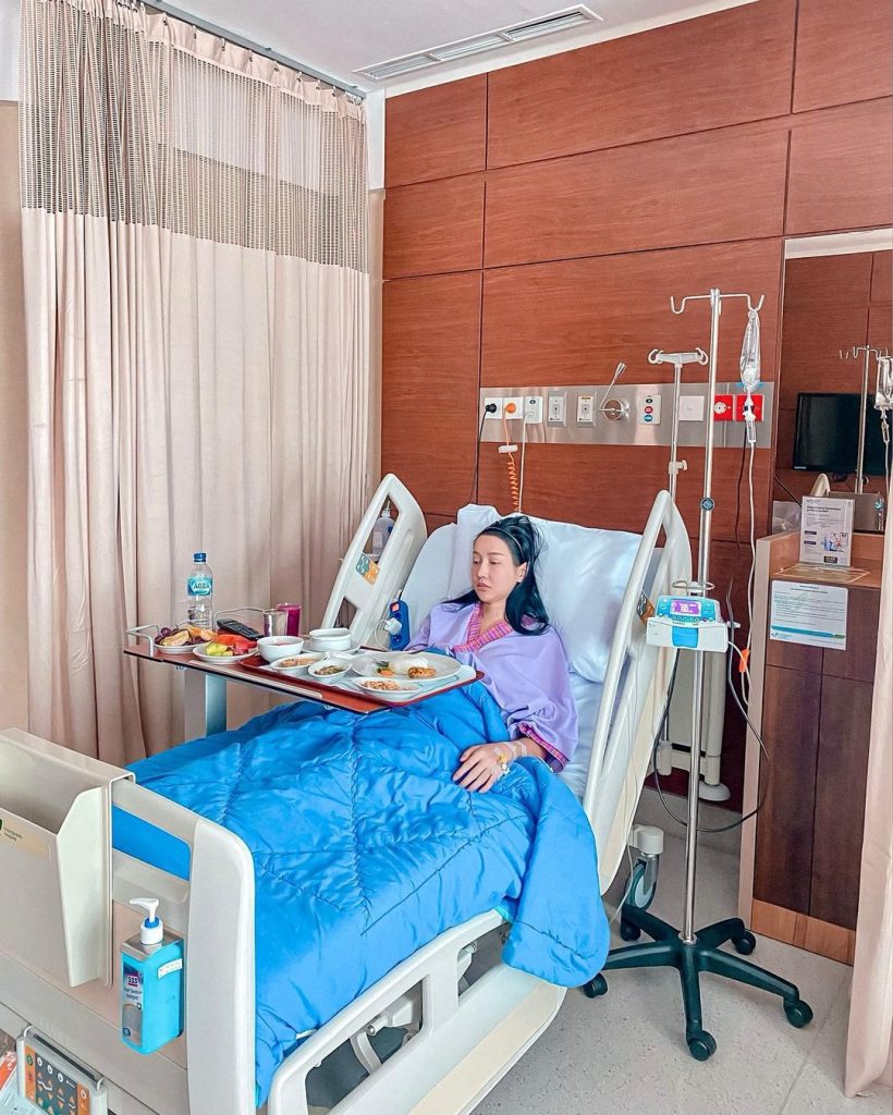 Padah Buang Halkum! Lucinta Masuk Hospital, Tekak Keluar Cecair Merah