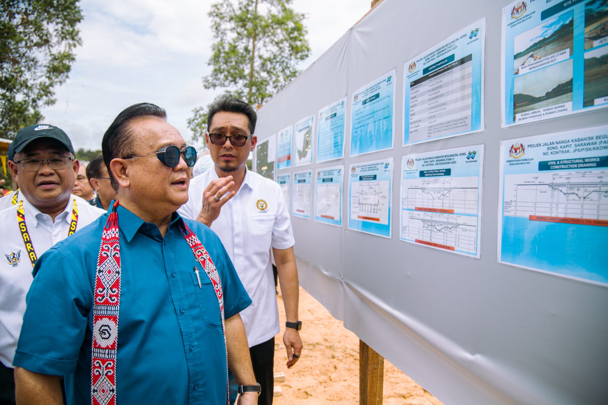 Menteri Kerja Raya Sempurnakan Majlis Pecah Tanah Projek Jalan Luar ...