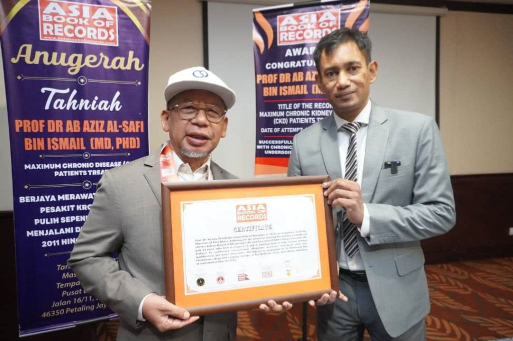 Rawat 5,000 Pesakit CKD Tanpa Dialisis, Prof Dr Ab Aziz Terima Sijil ...