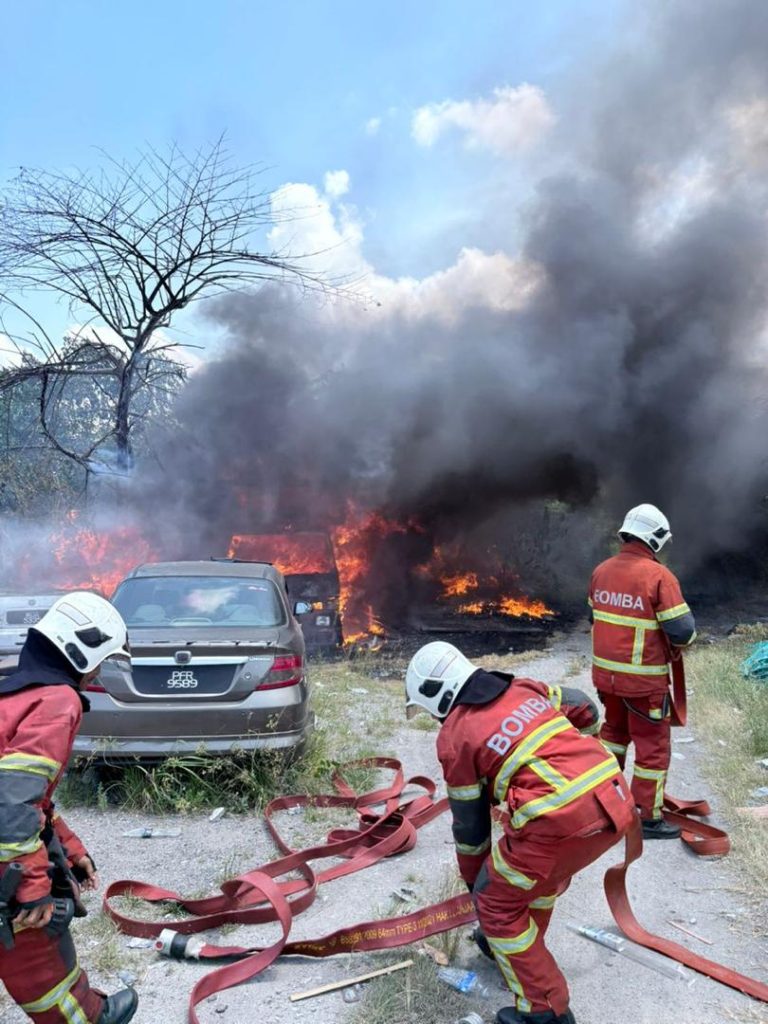 19 Ekor Kambing, 4 Buah Kenderaan Rentung Kandang Terbakar