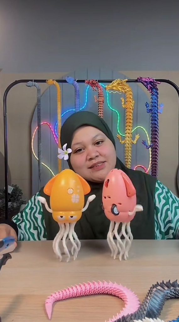 Kakak Naga Terharu Rezeki Melimpah, Dulu Ditipu Kini Jadi Fenomena TikTok
