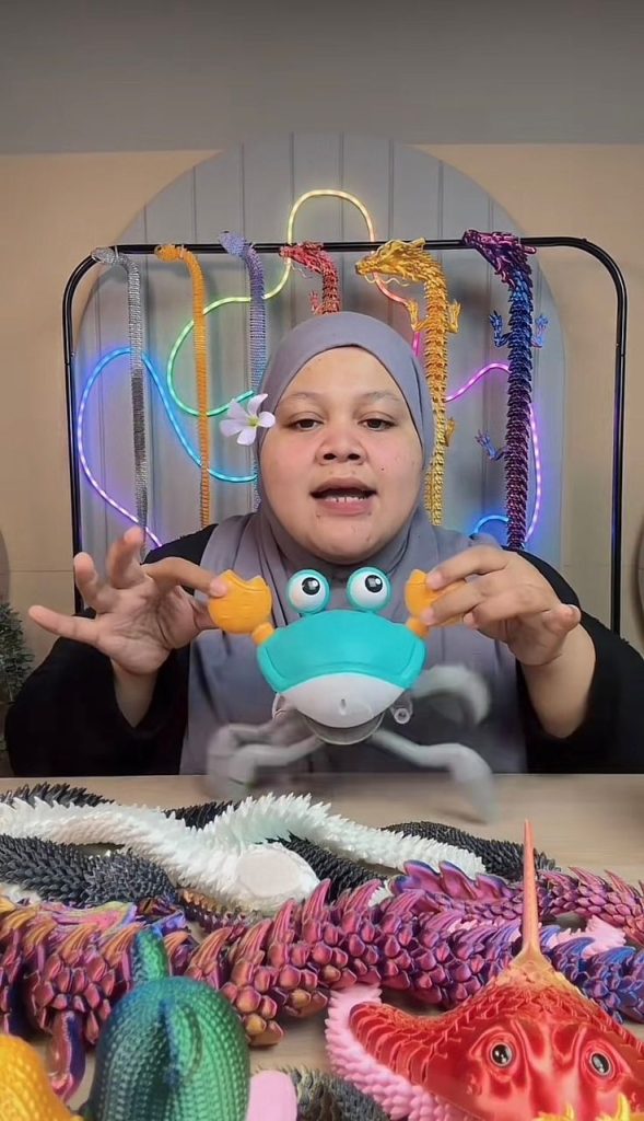 Kakak Naga Terharu Rezeki Melimpah, Dulu Ditipu Kini Jadi Fenomena TikTok