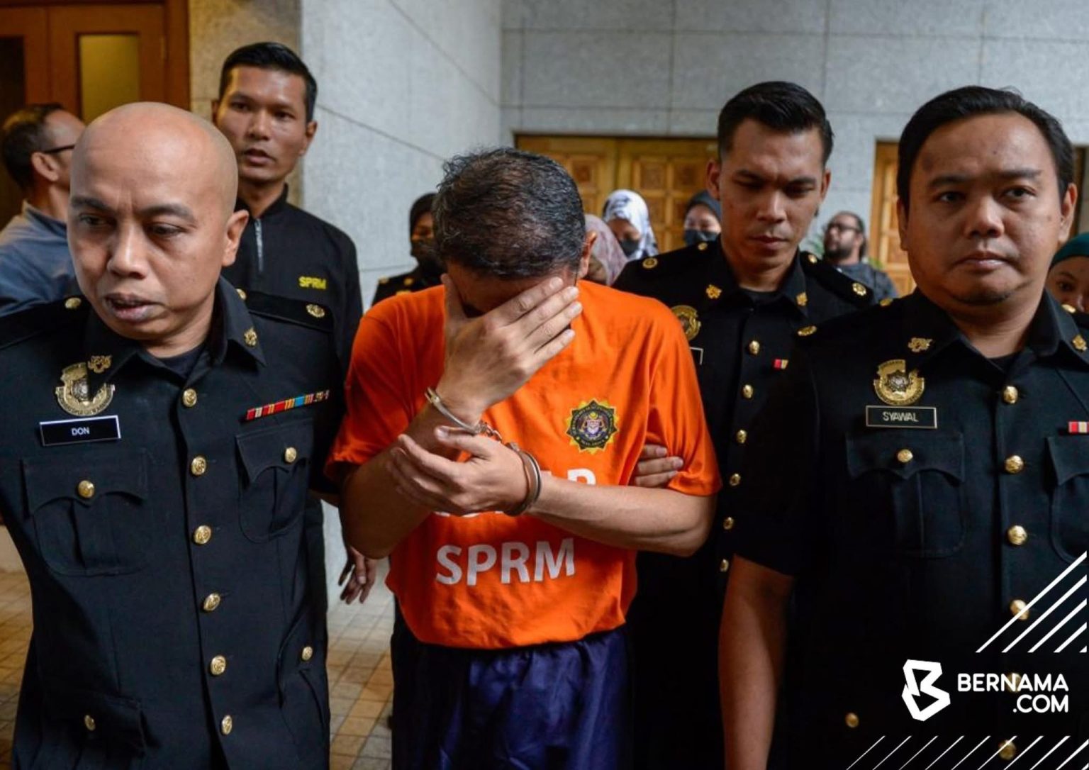Azam Baki Sahkan Bekas PTD Bebas Daripada Tahanan Reman SPRM Kelmarin